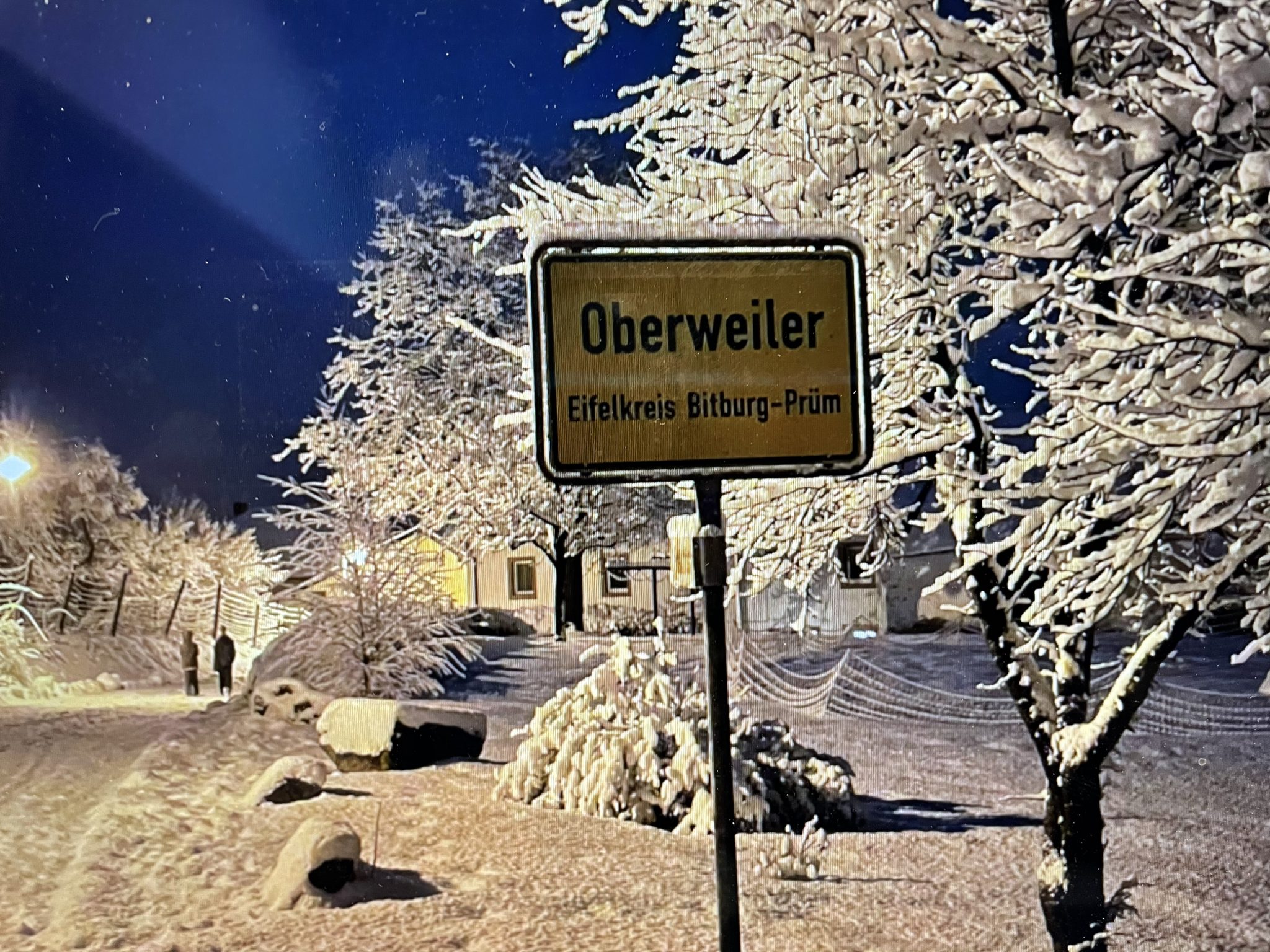 Ortsbürgermeister gleichzeitig in vielen Haushalten präsent ...